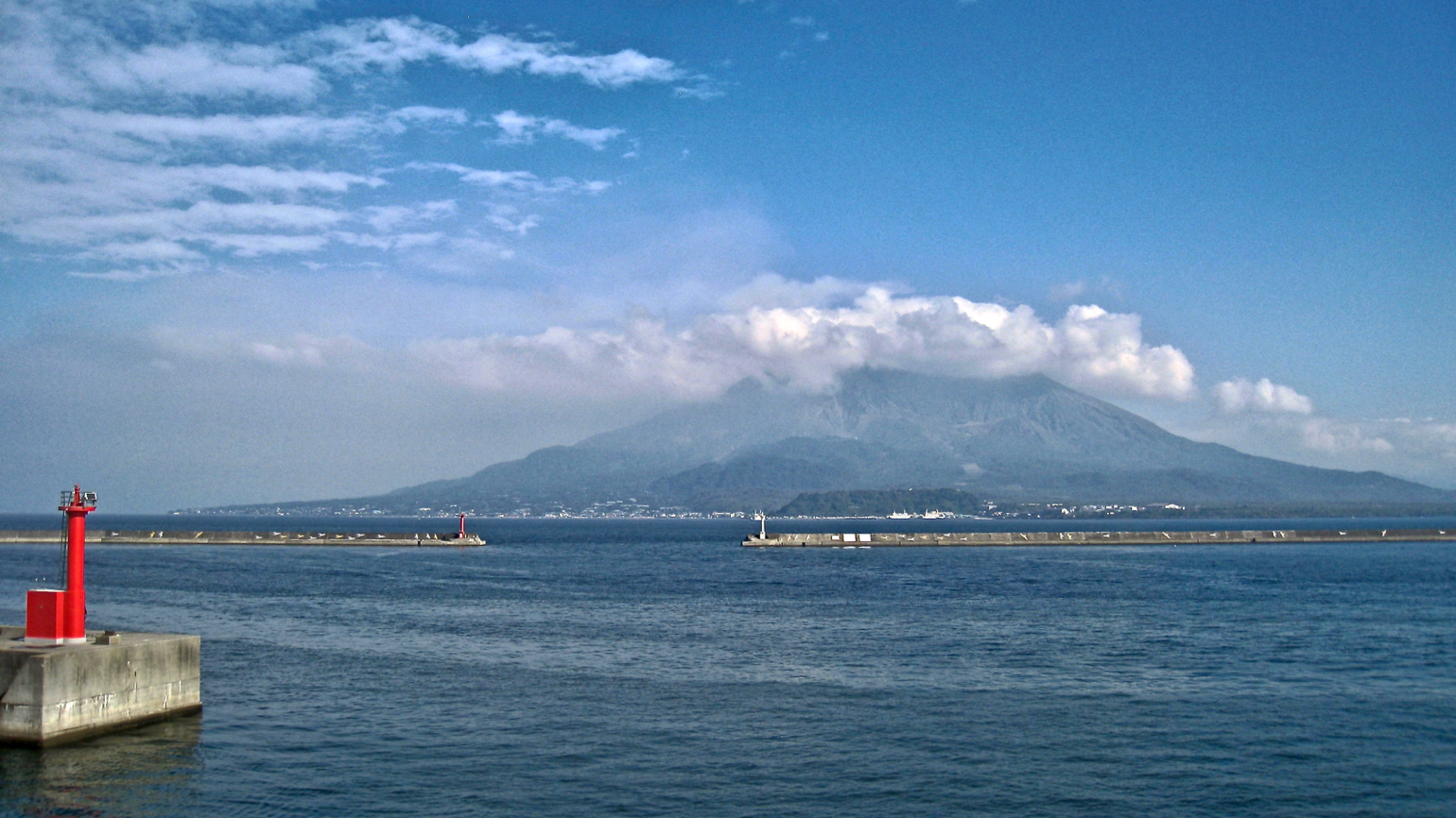 The destructive beauty of the Sakurajima volcano in Kagoshima – Kyushu ...